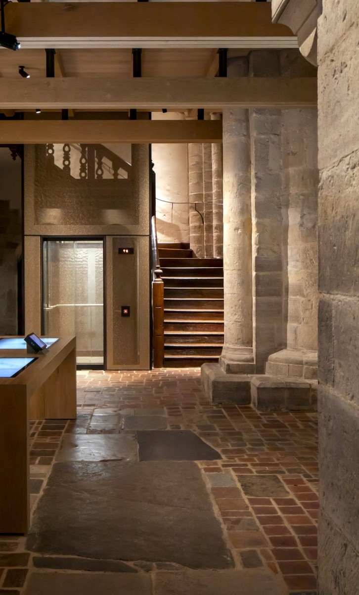 Nick Cox Architects Image – Stannah lift within 17th century staircase ...